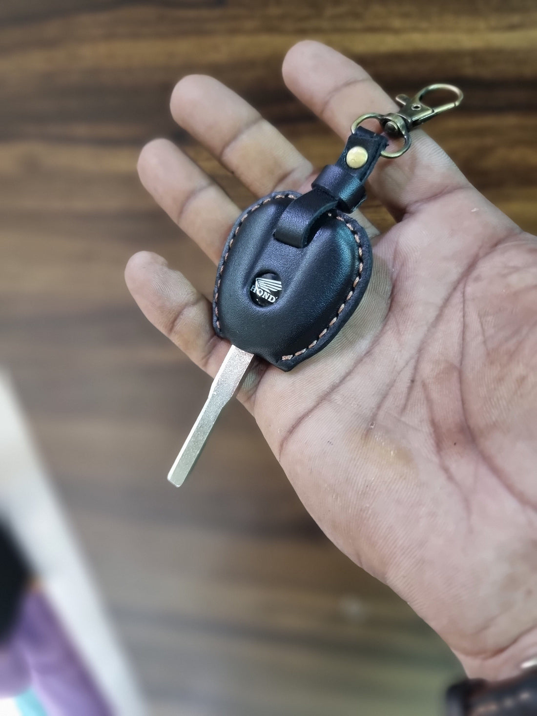 Honda highness key case with key - Indianleathercraft