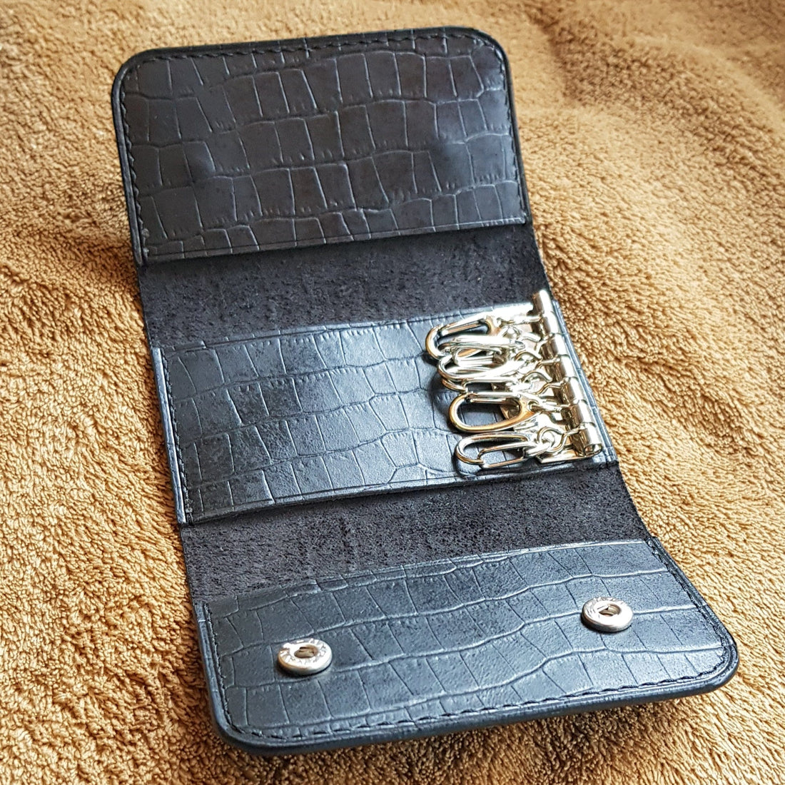 Handmade leather key pouch - Indianleathercraft